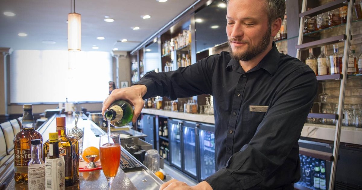 Seelbach Cocktail: Louisville's Luxurious Libation Reborn | Bourbon Country